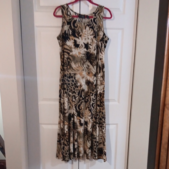 Attitudes by Renee | Dresses | Elegant Sleeveless Patterned Dress ...